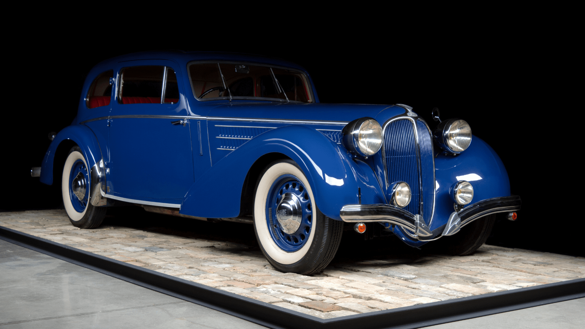 Automobilių muziejus Vilniuje - Estravel kelionių agentūra