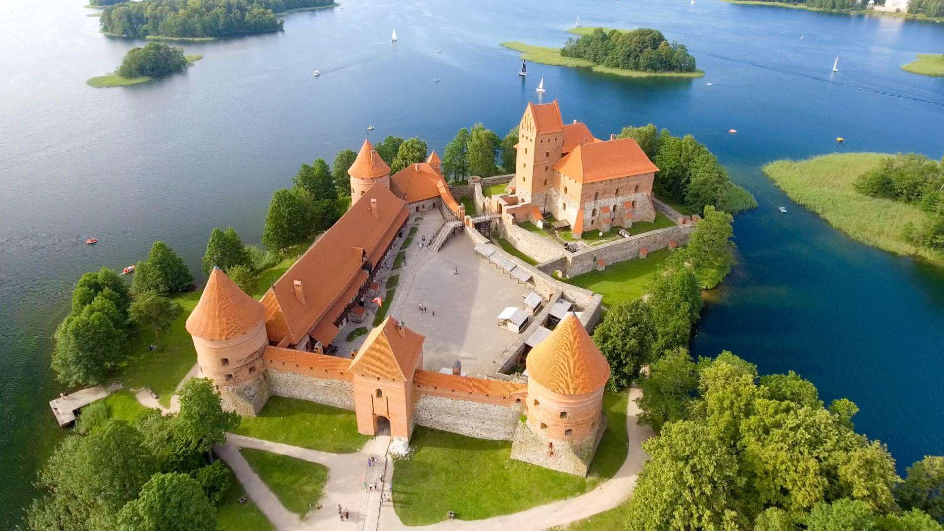 Visit Lithuania | 10 reasons to visit Lithuania | Estravel Vilnius